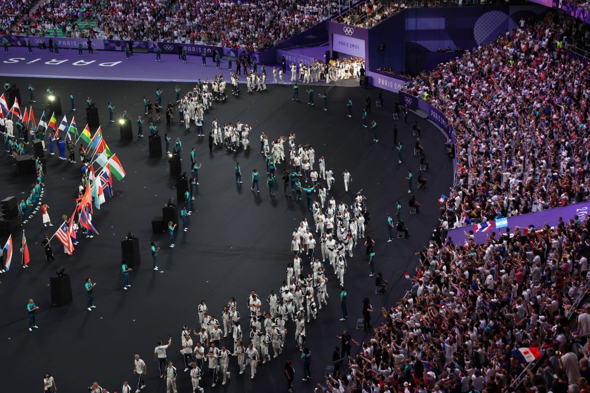 Olimpiadi, la cerimonia di chiusura: l'Italia con Fiamingo e Paltrinieri